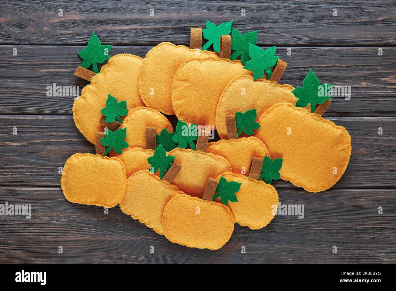 Step-by-step instructions for decorative crafts pumpkin made of felt ...