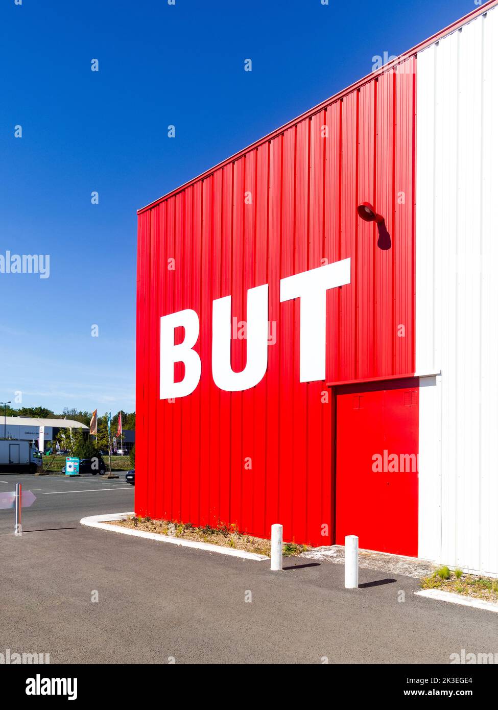 Name and identity logo of the "BUT" French retail home stores - sud ...