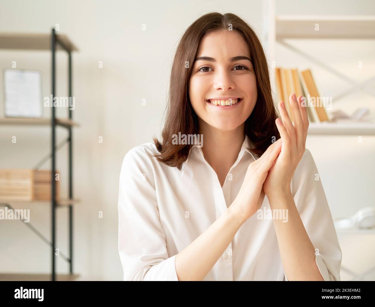 Woman clapping hi-res stock photography and images - Alamy