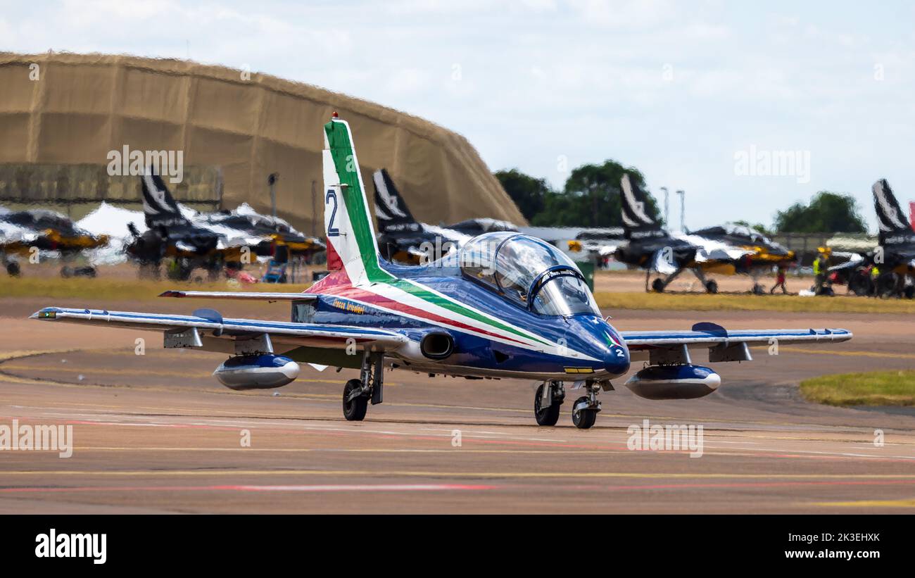 Italian Air Force - Frecce Tricolori the world's largest military ...