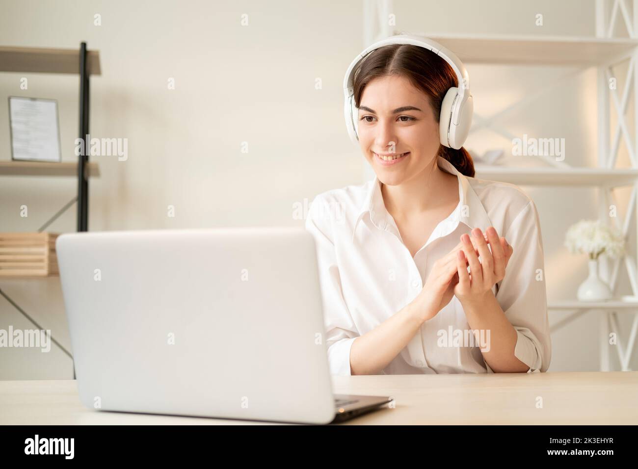 Zoom training hi-res stock photography and images - Alamy