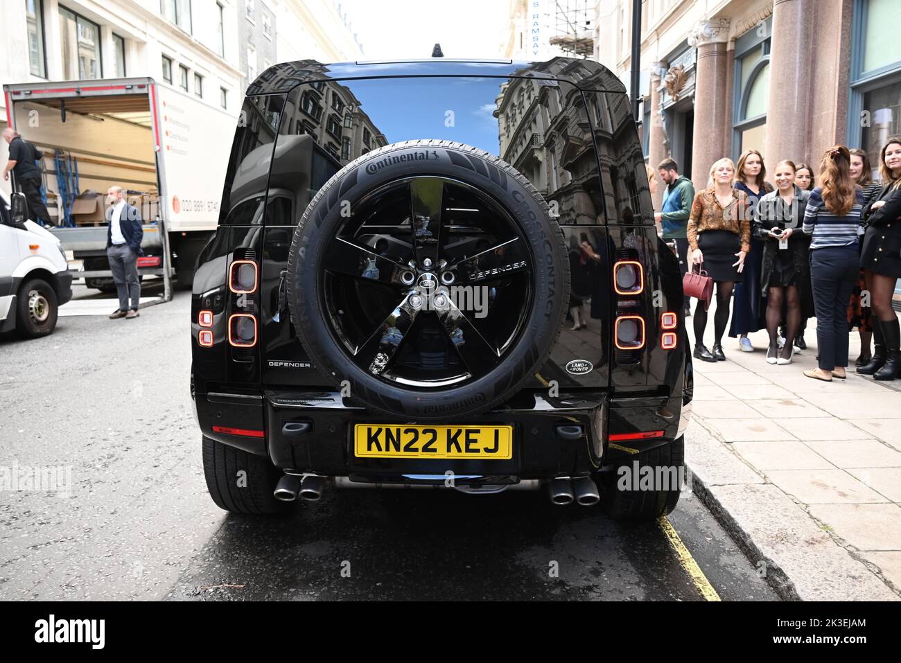 Defender 110 v8 bond edition hi-res stock photography and images - Alamy