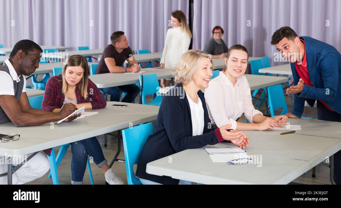 Lecturer discussing hi-res stock photography and images - Alamy