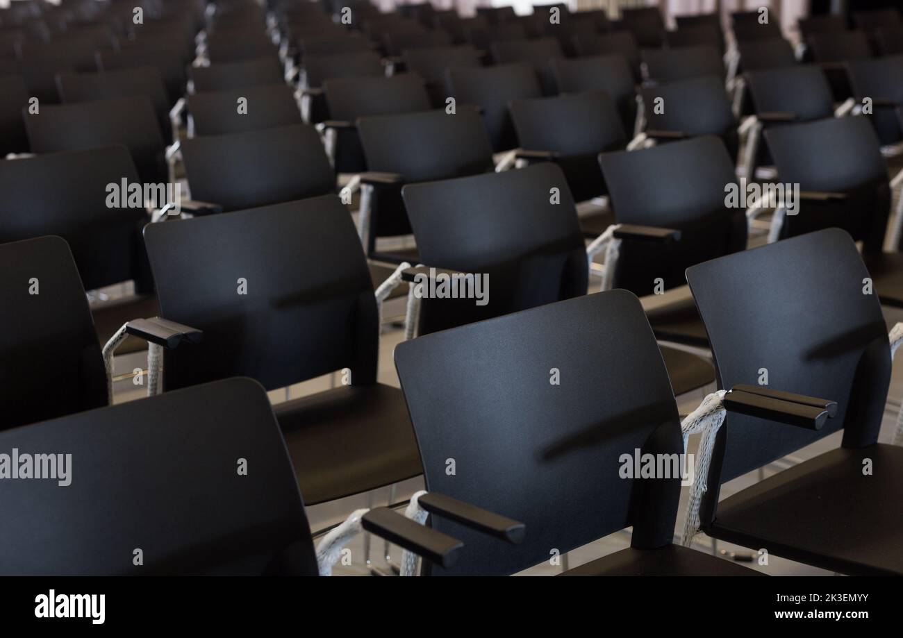 Empty conference hall Stock Photo - Alamy