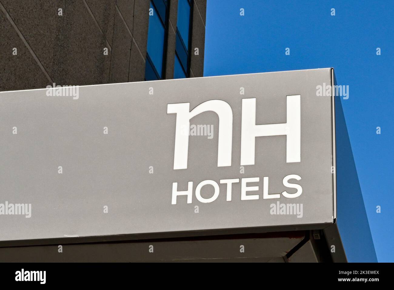 Nh hotels sign hi-res stock photography and images - Alamy