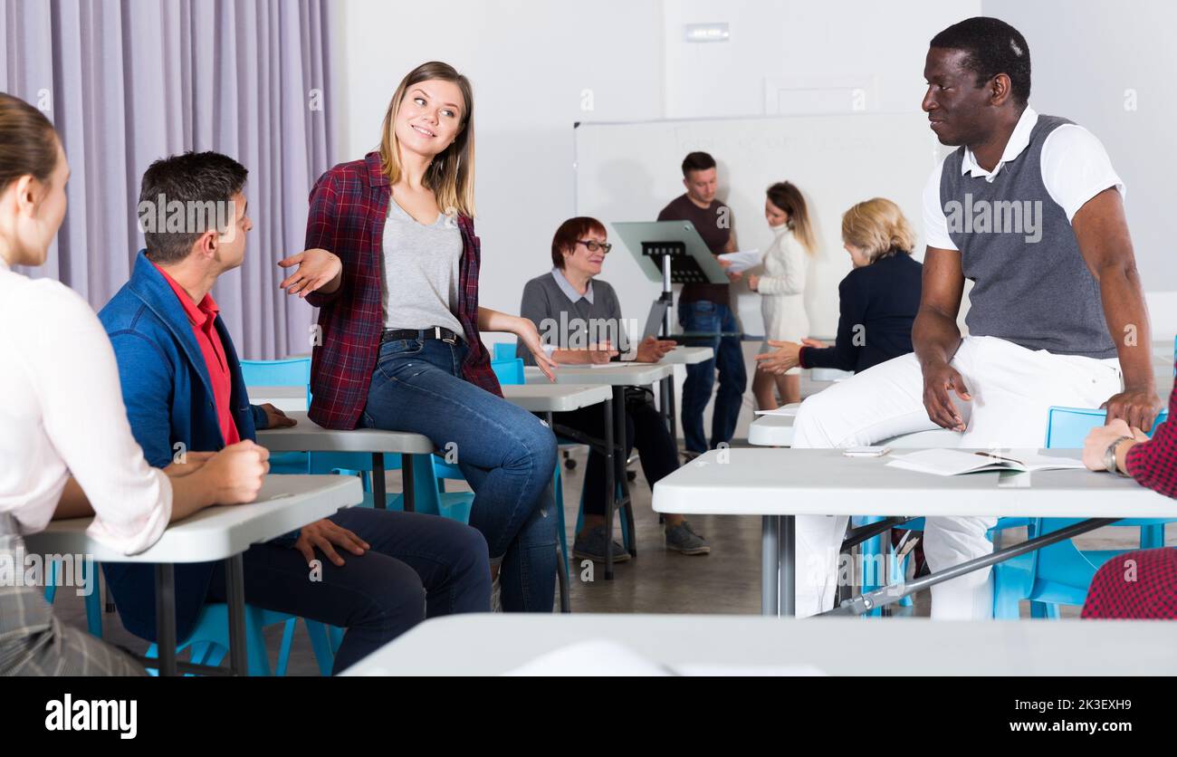 Group happy students on break hi-res stock photography and images - Alamy