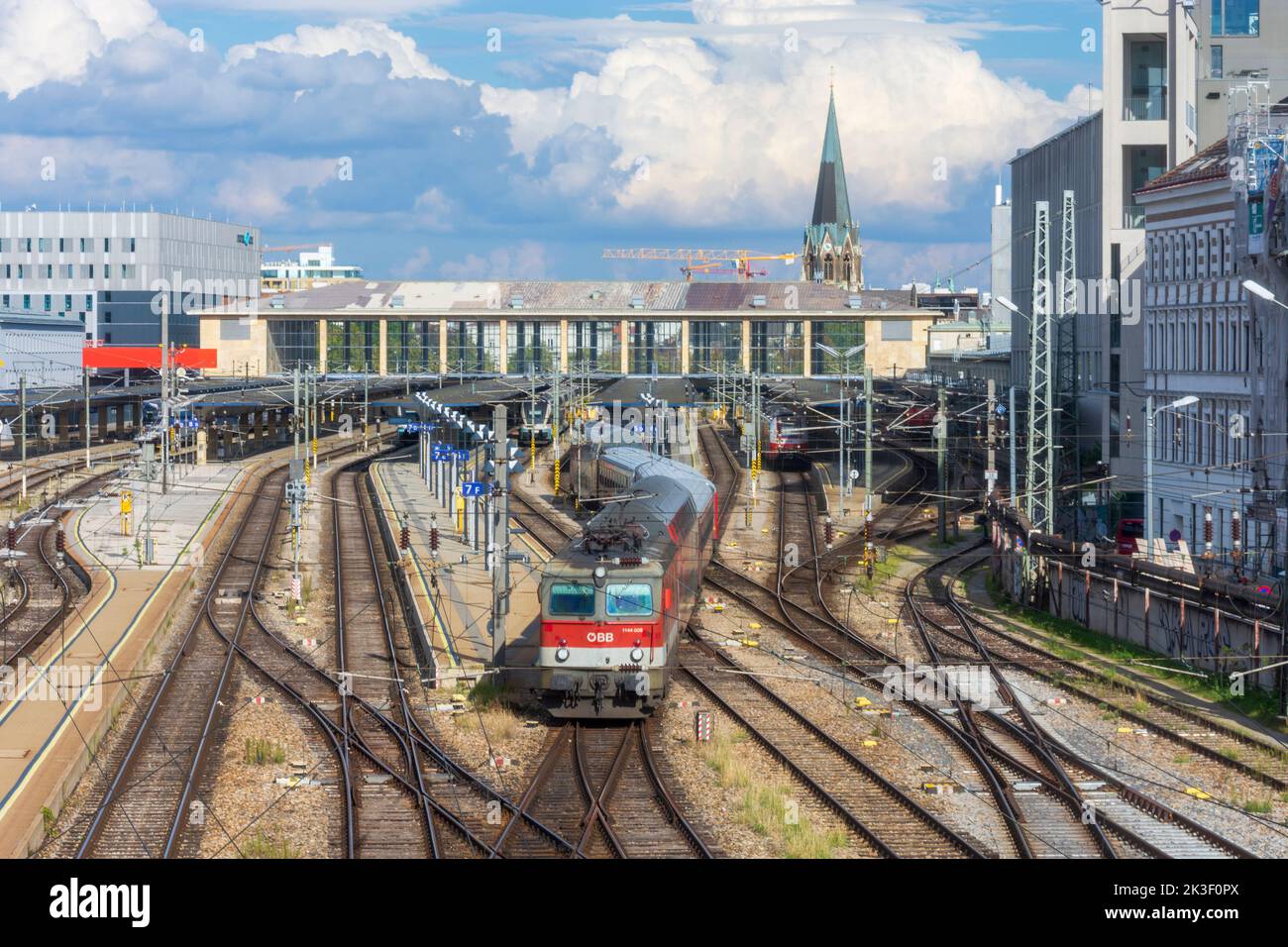 Wien, Vienna: railway station Westbahnhof, local train in 15 ...