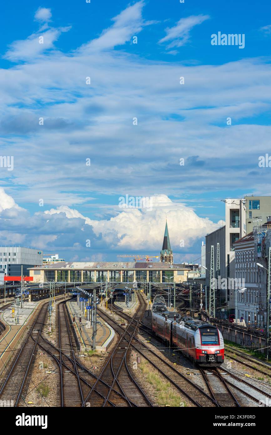 Wien, Vienna: railway station Westbahnhof, local train in 15 ...