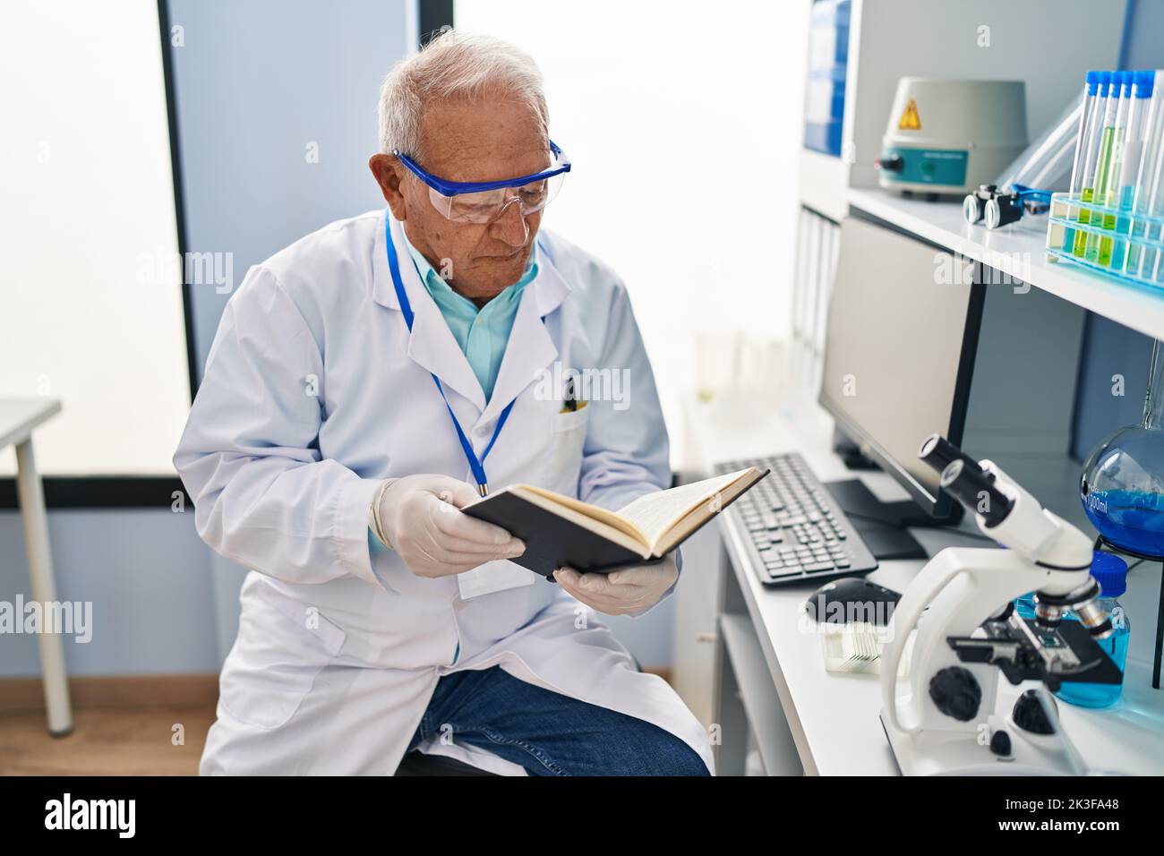 Old man reading book scientist hi-res stock photography and images - Alamy