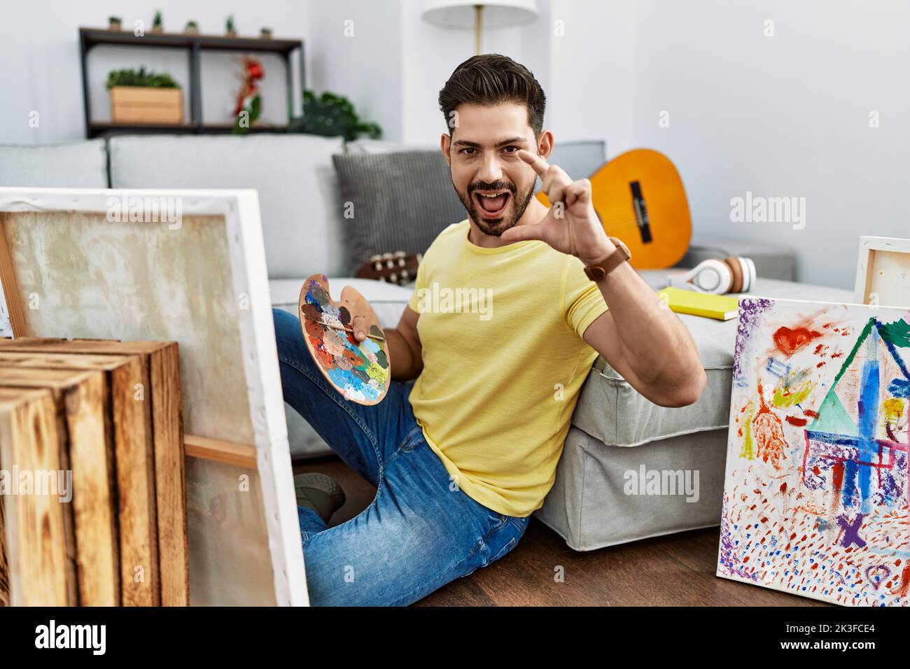 Artist measuring thumb hi-res stock photography and images - Alamy