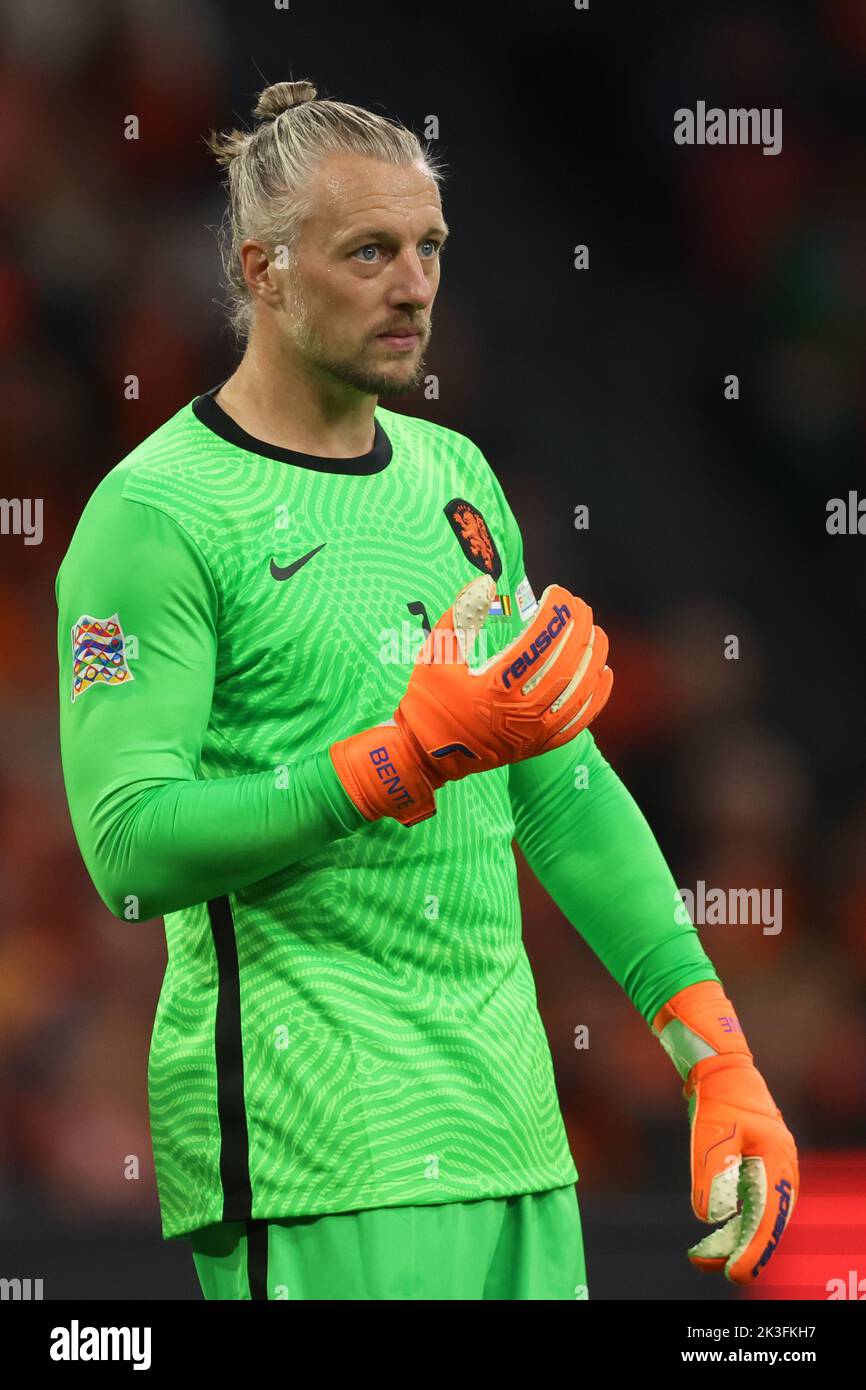 AMSTERDAM, NETHERLANDS - SEPTEMBER 25: goalkeeper Remko Pasveer of The ...
