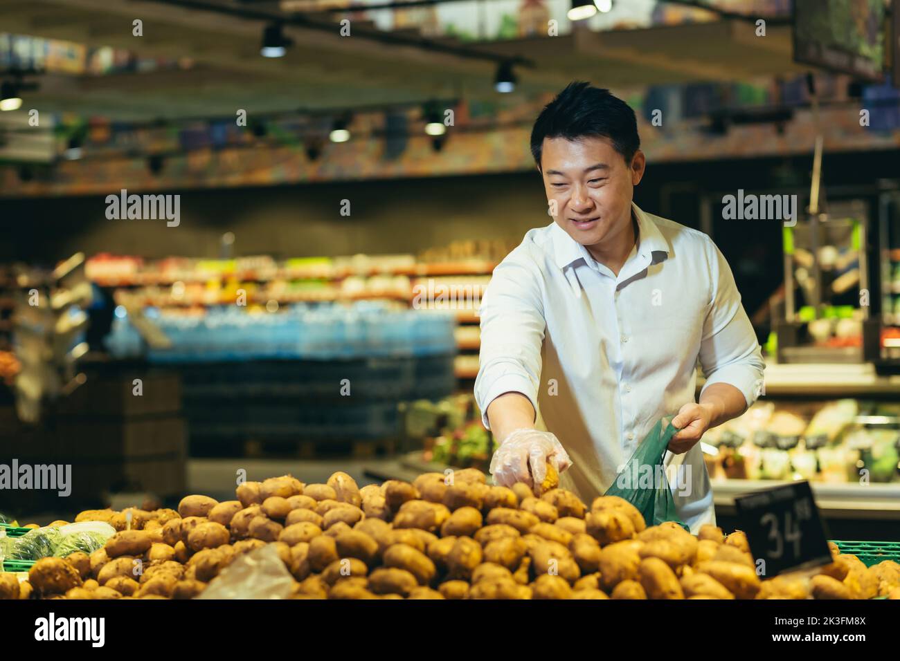 Man potatoes supermarket hi-res stock photography and images - Alamy