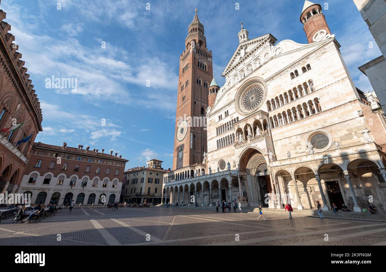 Piazza del Comune, Cremona: there are several historic buildings built ...