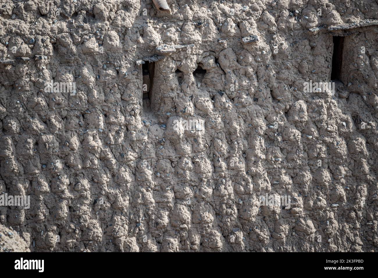Detail of mud walls of Bahla Fort Citadel, Oman Stock Photo - Alamy