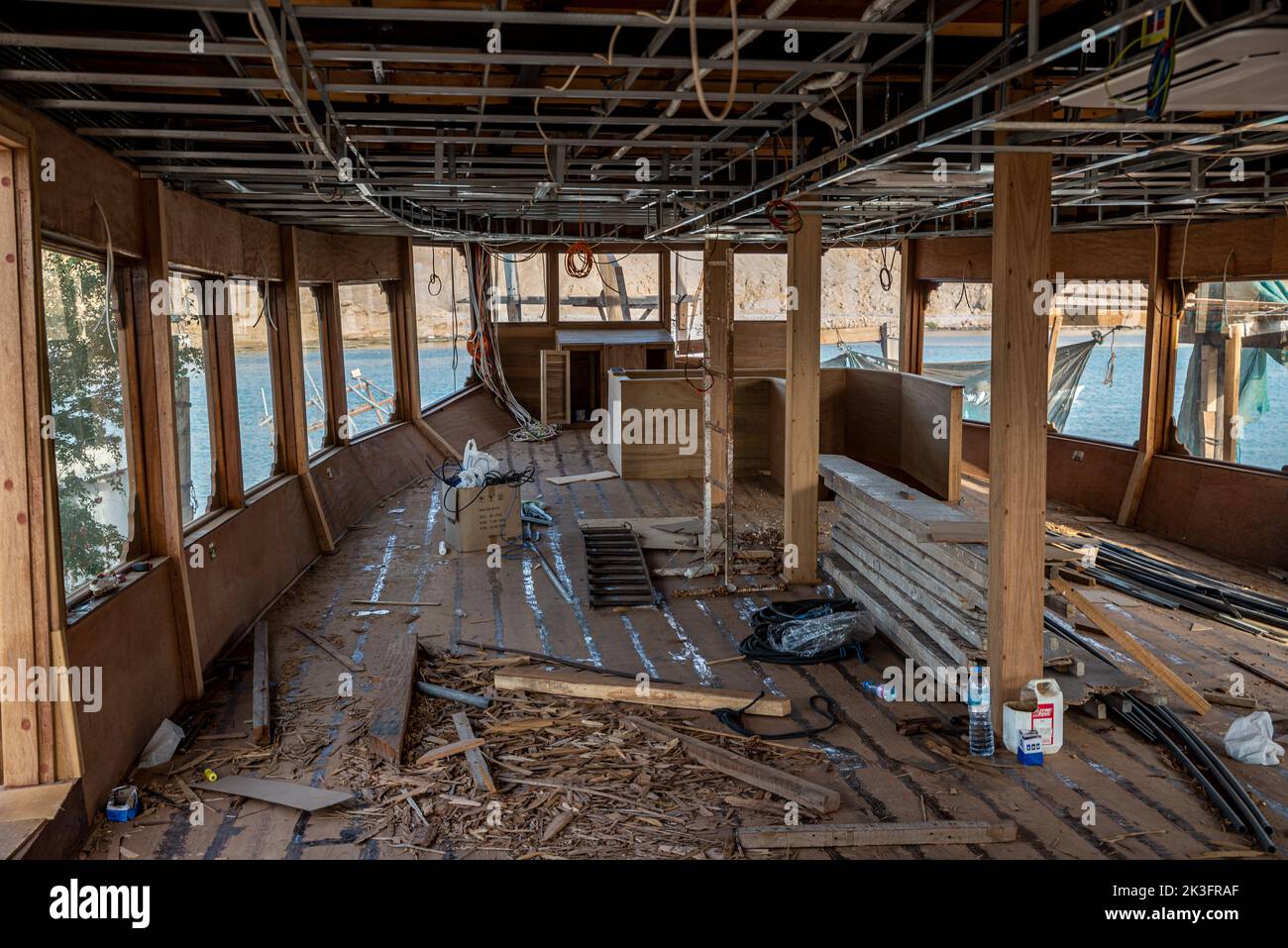 Traditional boatyard building wooden boats hi-res stock photography and ...