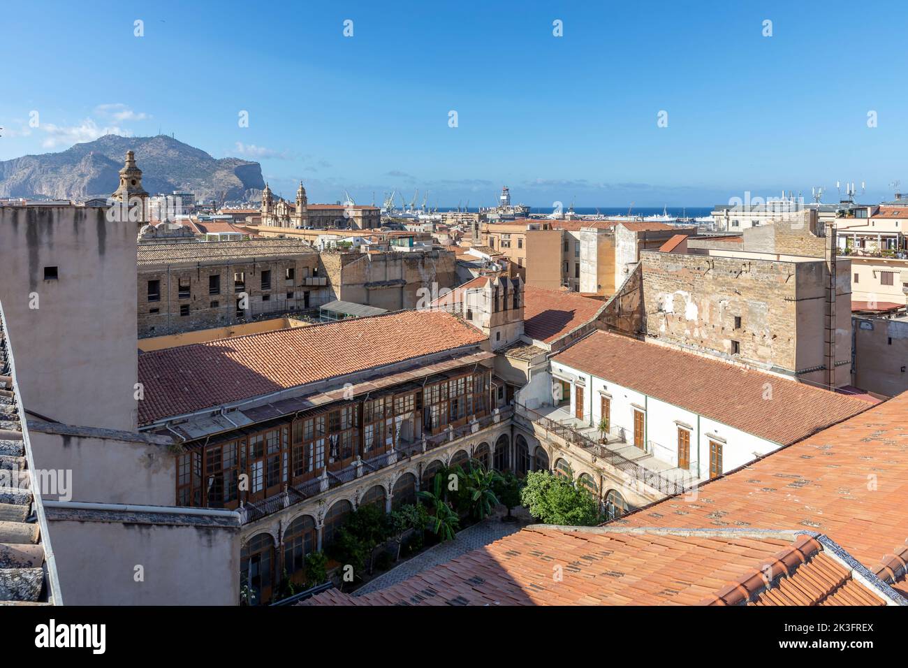 Cloister bellini hi-res stock photography and images - Alamy