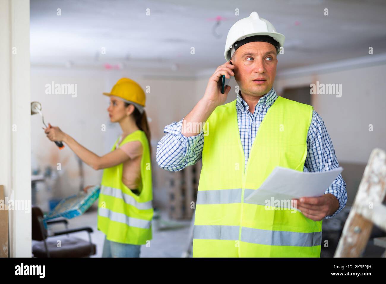 Foreman having work phone conversation at object Stock Photo - Alamy