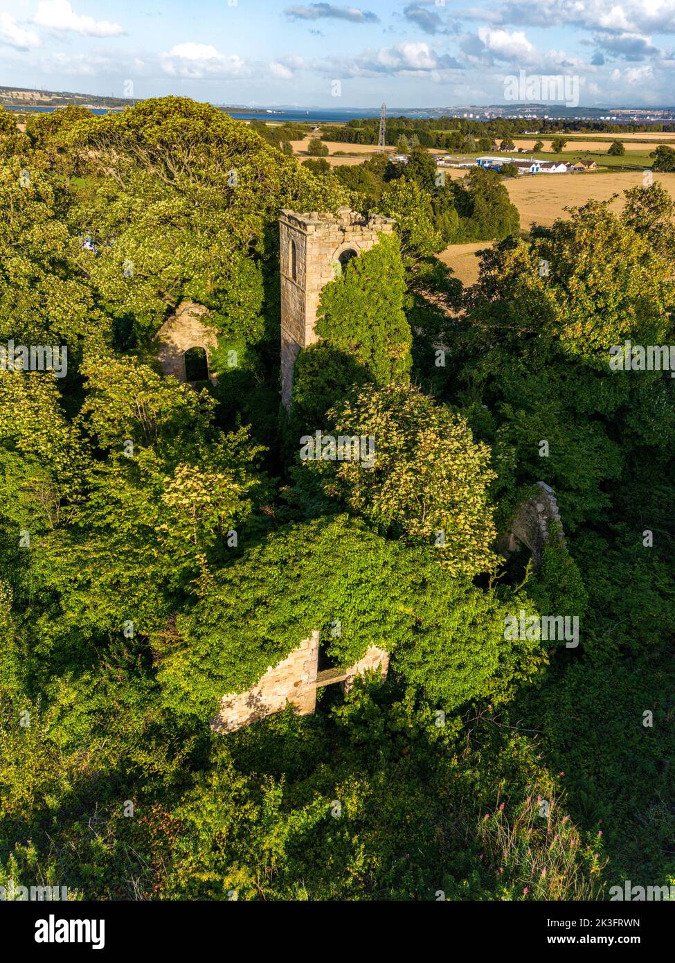 Old parish church ruins hi-res stock photography and images - Alamy