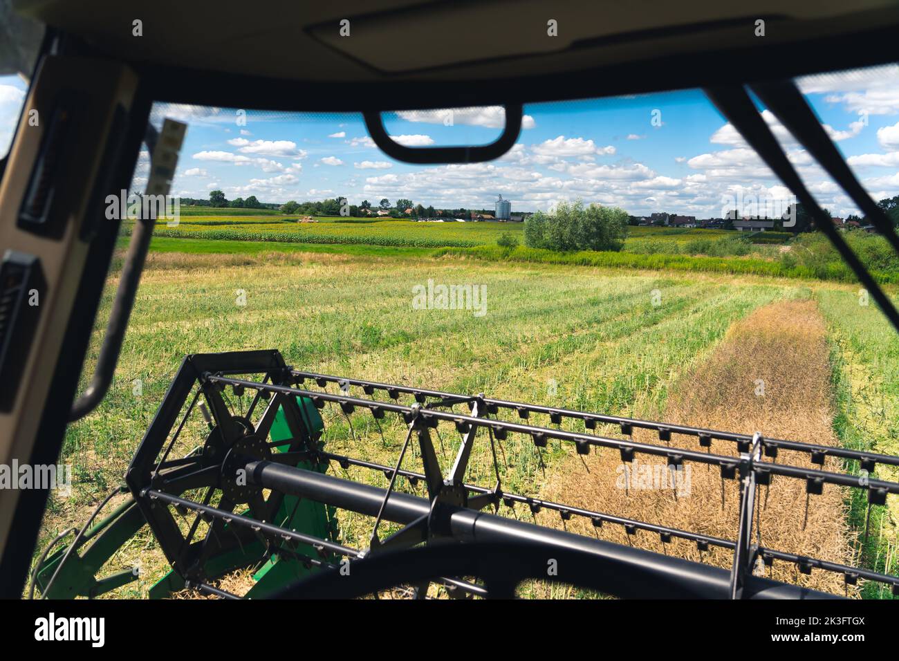 Red and green combine harvester hi-res stock photography and images - Alamy