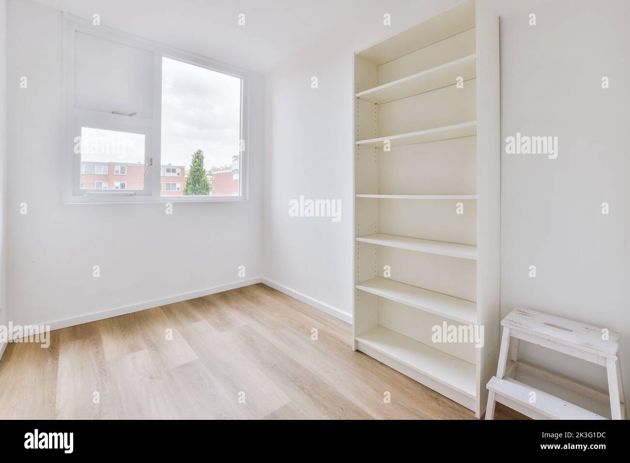 A cozy and spacious empty room in a luxury house Stock Photo - Alamy