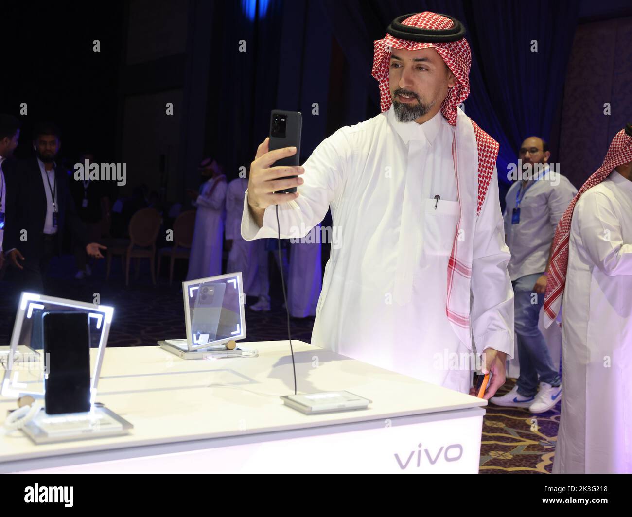 Riyadh, Saudi Arabia. 26th Sep, 2022. A visitor tries a new smartphone ...