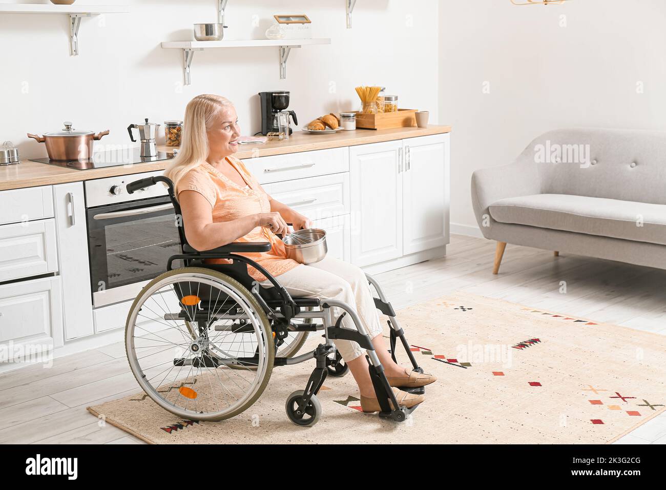Person with disability cooking hi-res stock photography and images - Alamy
