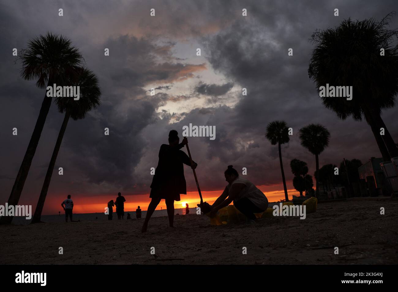 Ben davis beach tampa hi-res stock photography and images - Alamy