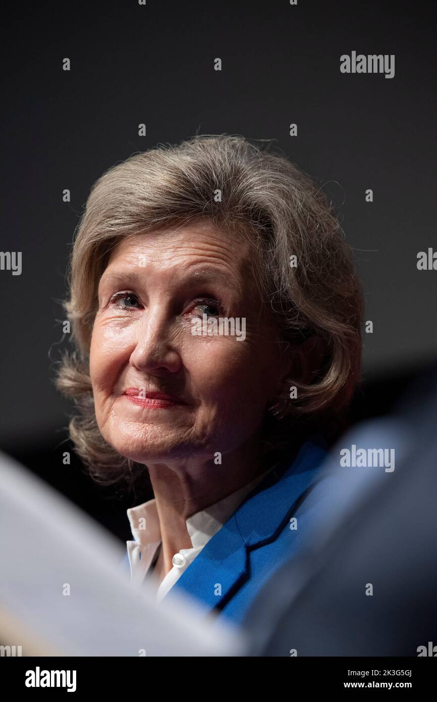 Senator kay bailey hutchison hi-res stock photography and images - Alamy