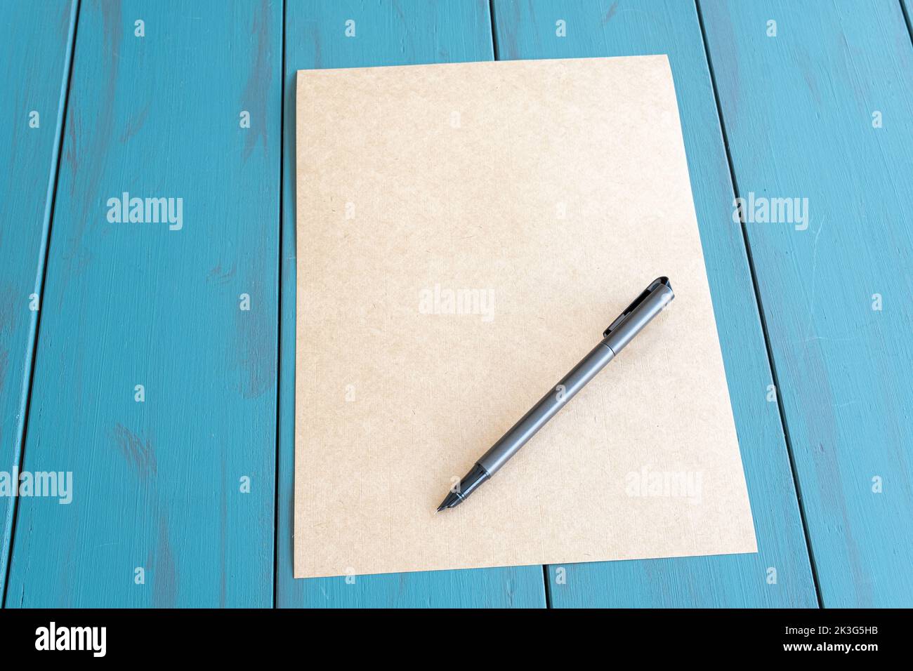 Gray fountain pen on an empty brown paper front view Stock Photo - Alamy