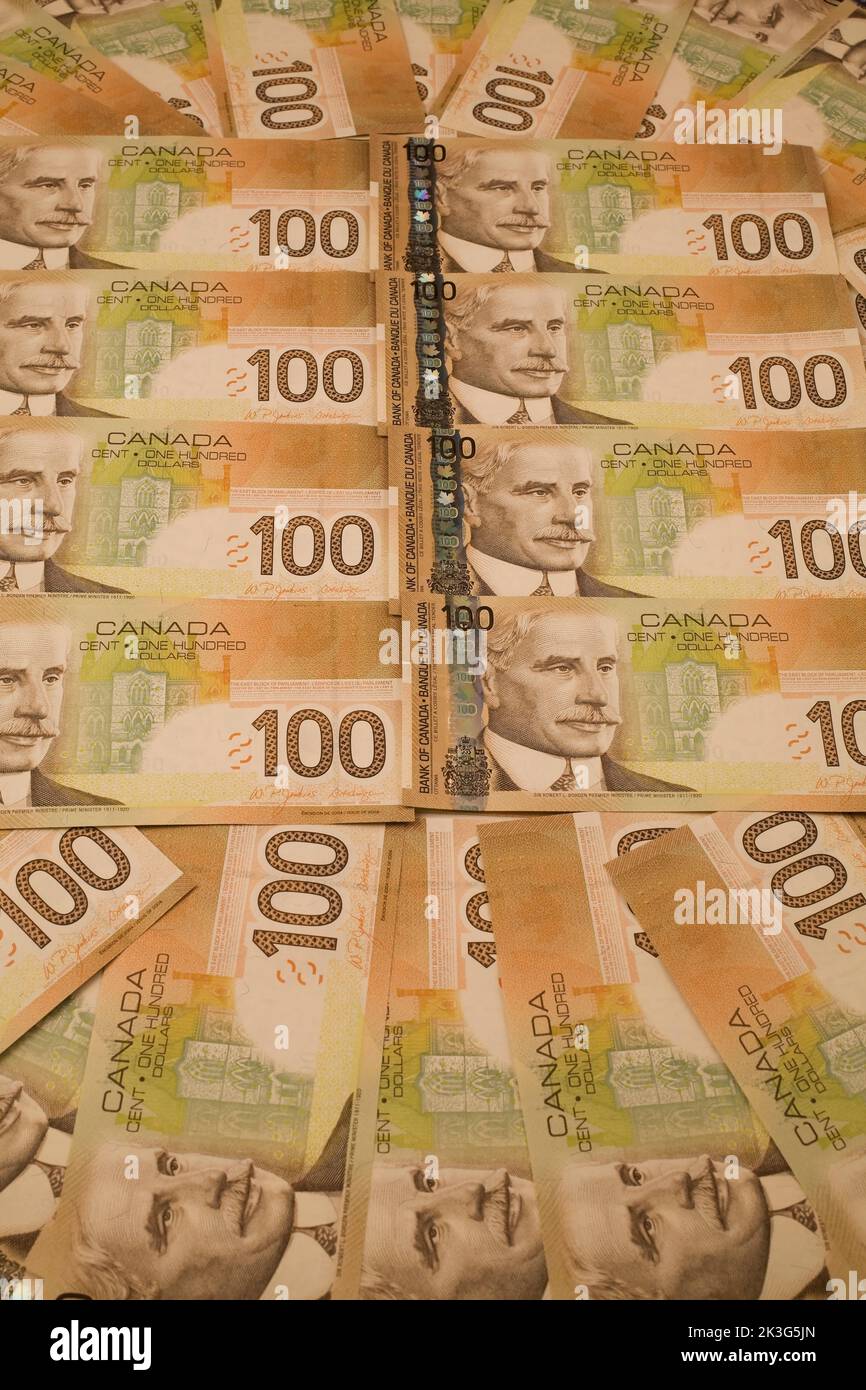 New canadian 100 dollar bills hi-res stock photography and images - Alamy