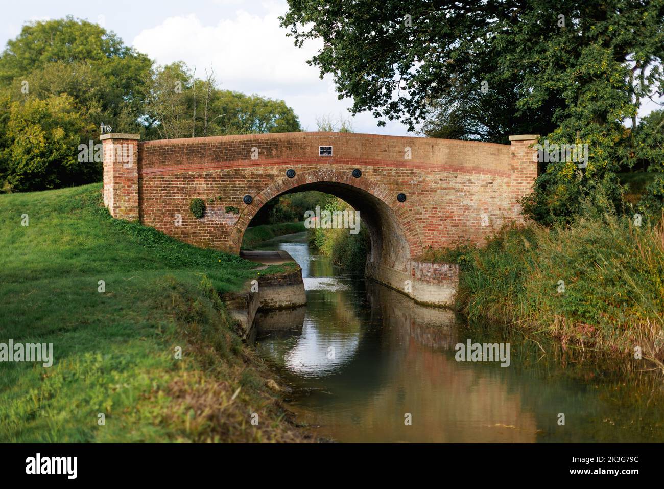 Reclaimed brick path hi-res stock photography and images - Alamy