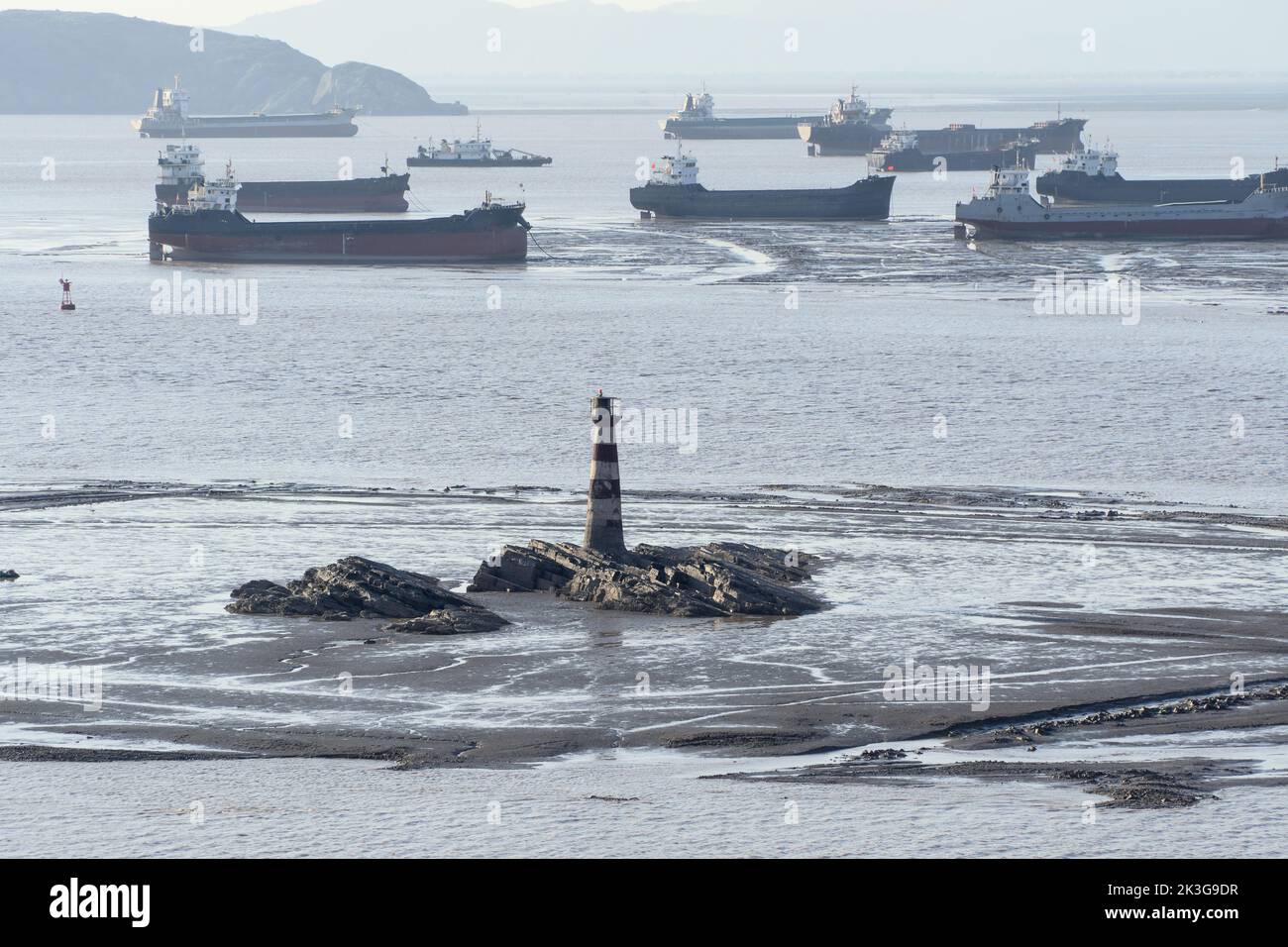 Lighthouses ships on sea hi-res stock photography and images - Alamy