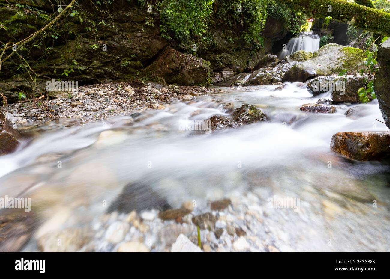 Sichuan rivers and waterfalls hi-res stock photography and images - Alamy