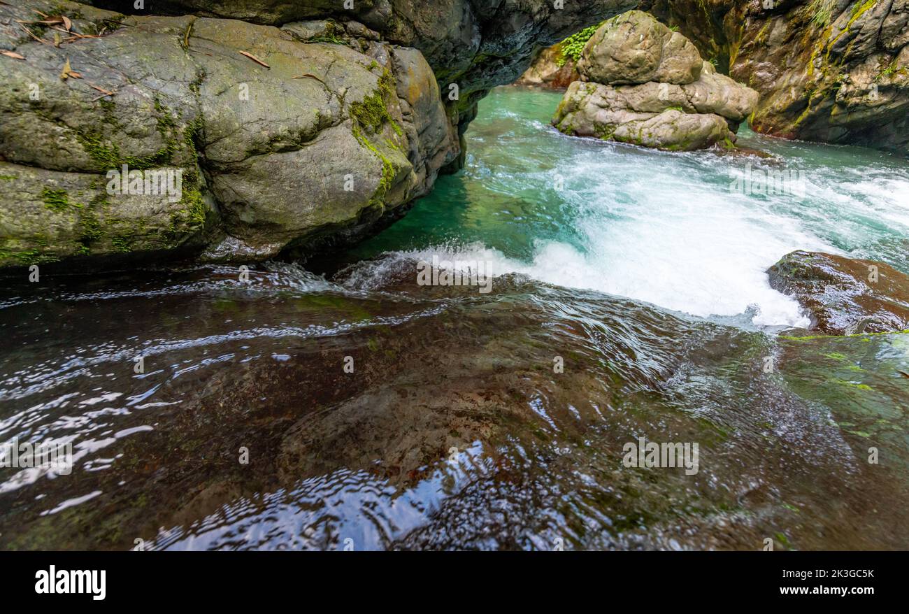 Small waterfalls in bed mountain hi-res stock photography and images ...