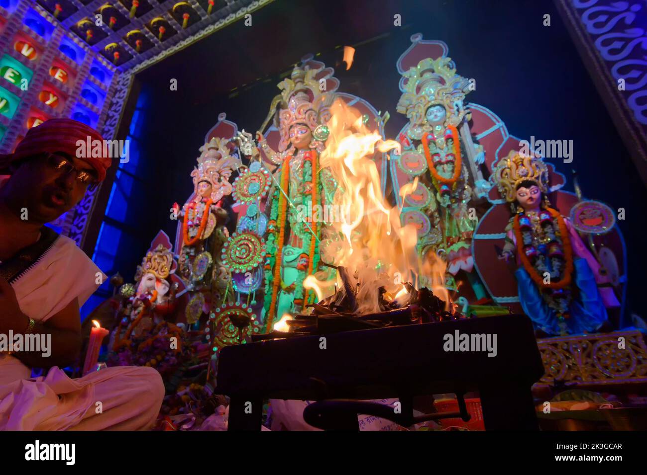 Howrah, West Bengal, India - 5th October 2019 : Jajna, Hindu purohit ...