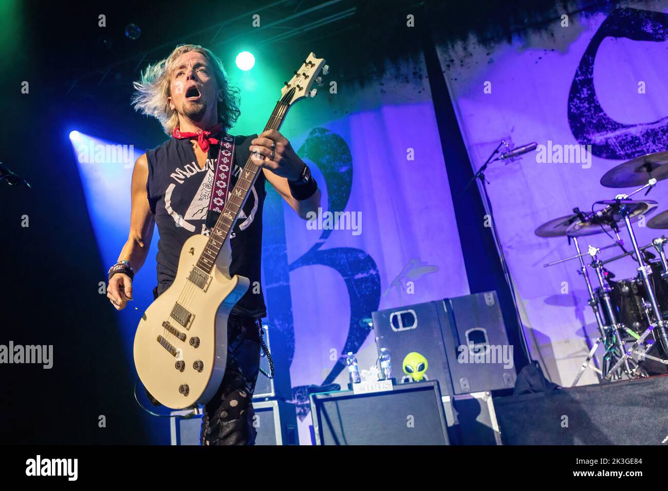 Us mainstream rock tracks charts hi-res stock photography and images ...