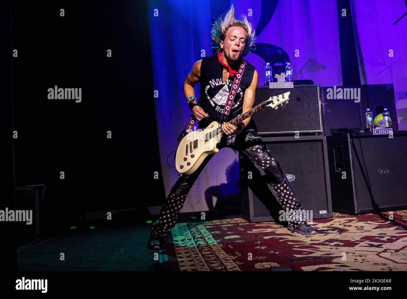 Us mainstream rock tracks charts hi-res stock photography and images ...