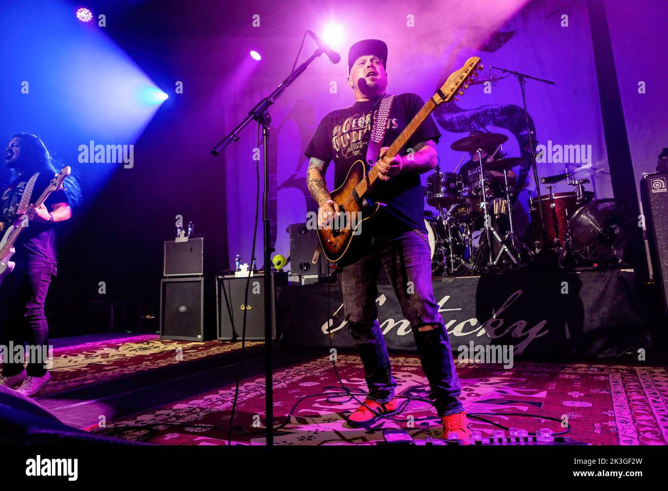 Us mainstream rock tracks charts hi-res stock photography and images ...