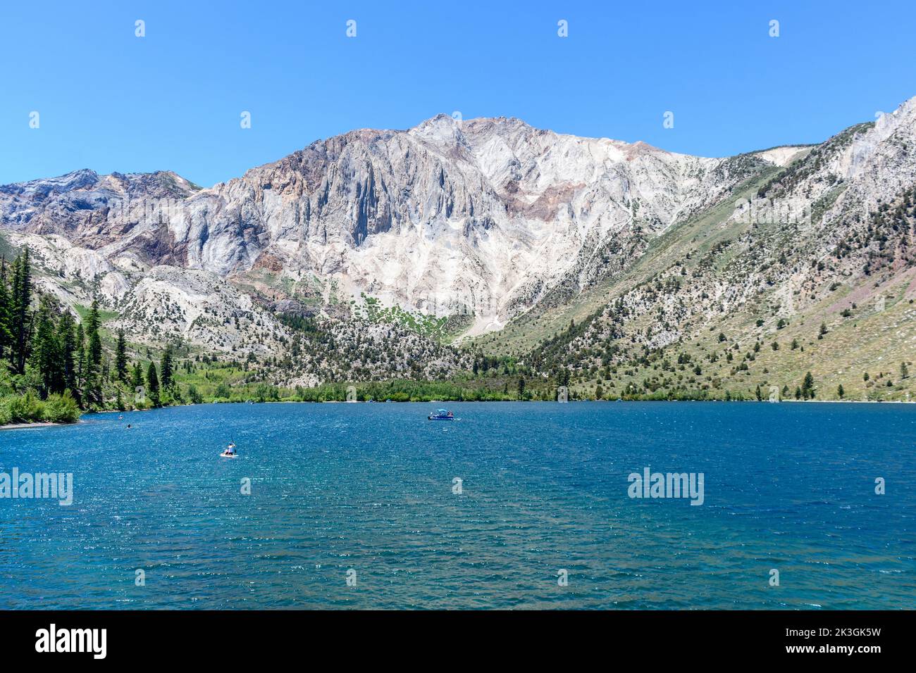 Scenic summer view of Convict Lake surrounded by Sierra Nevada ...