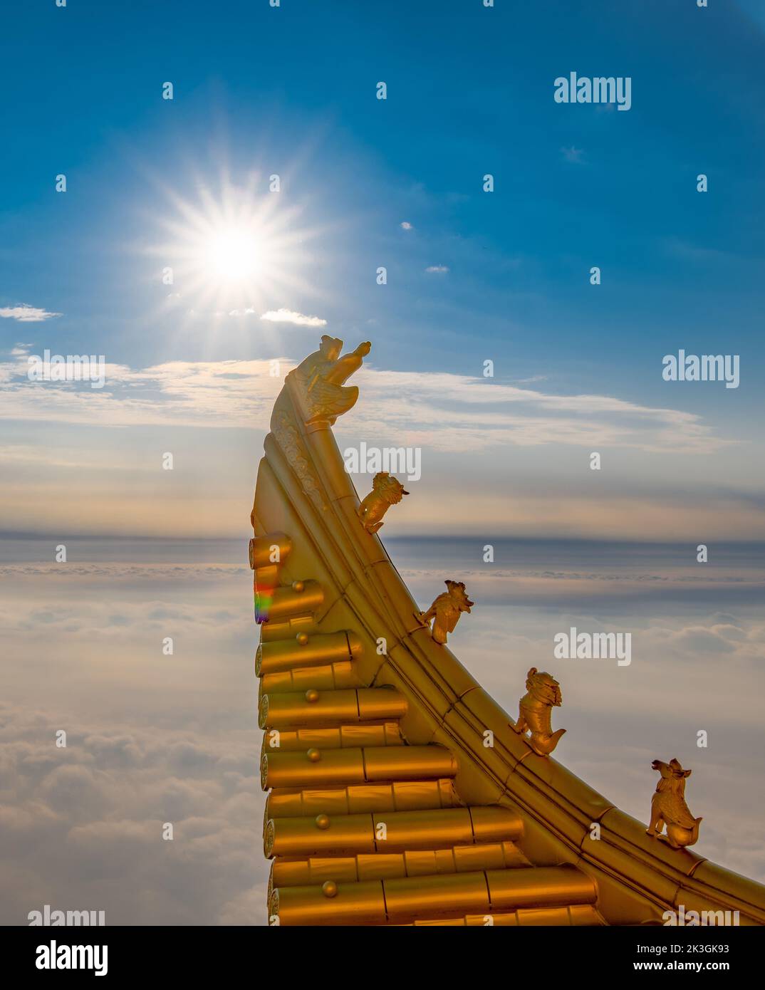 The golden eaves of the temple dougong, jinding, Mount Emei, Sichuan ...