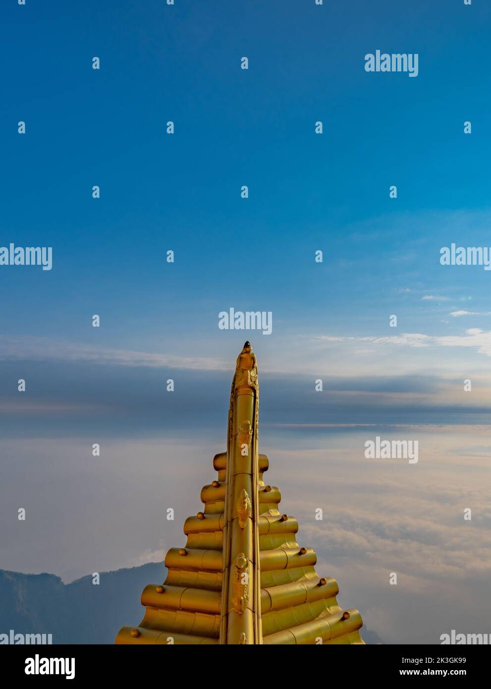 The golden eaves of the temple dougong, jinding, Mount Emei, Sichuan ...