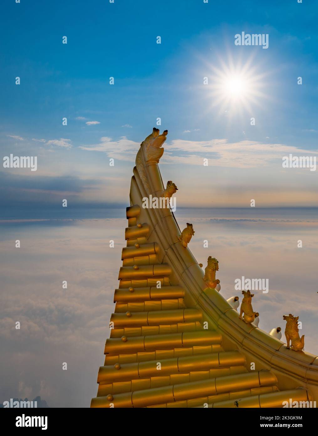 The golden eaves of the temple dougong, jinding, Mount Emei, Sichuan ...