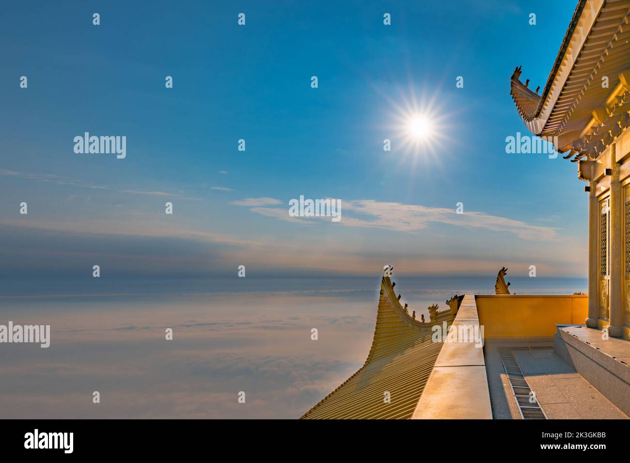 The golden eaves of the temple dougong, jinding, Mount Emei, Sichuan ...