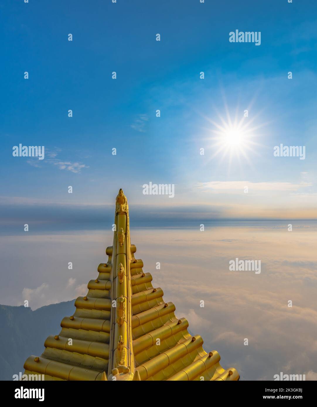 The golden eaves of the temple dougong, jinding, Mount Emei, Sichuan ...