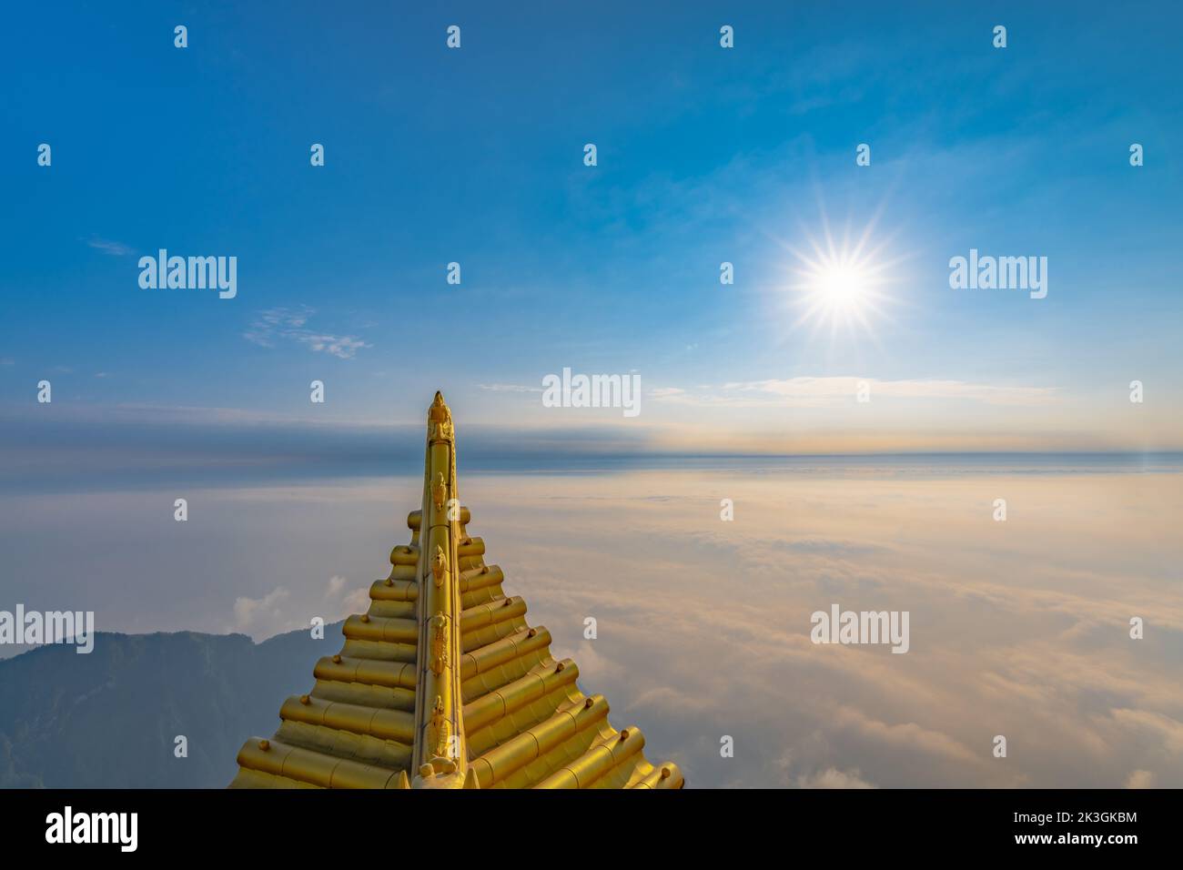 The golden eaves of the temple dougong, jinding, Mount Emei, Sichuan ...