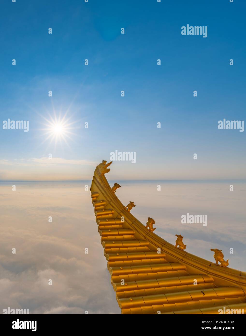 The golden eaves of the temple dougong, jinding, Mount Emei, Sichuan ...