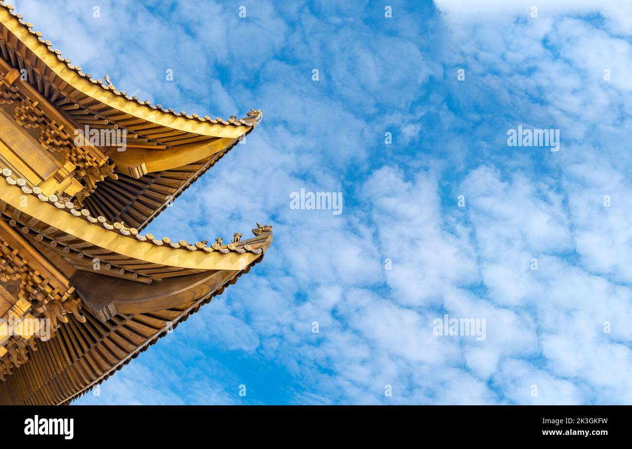The golden eaves of the temple dougong, jinding, Mount Emei, Sichuan ...