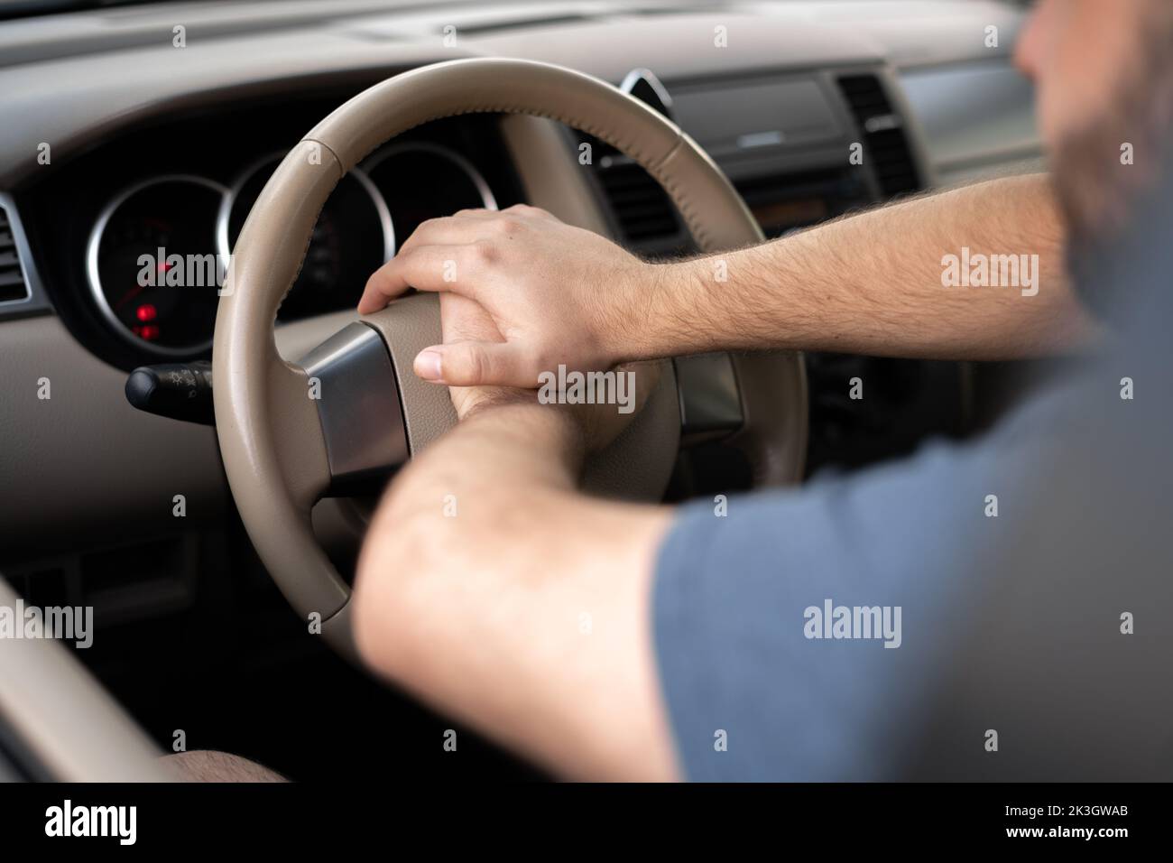 Male honking hi-res stock photography and images - Alamy