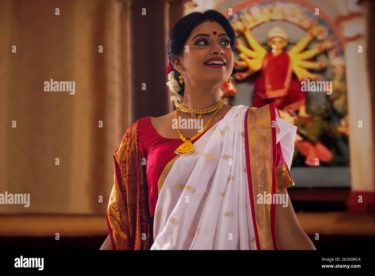 Portrait of Bengali woman at puja pandal on the occasion of Durga Puja Stock Photo - Alamy