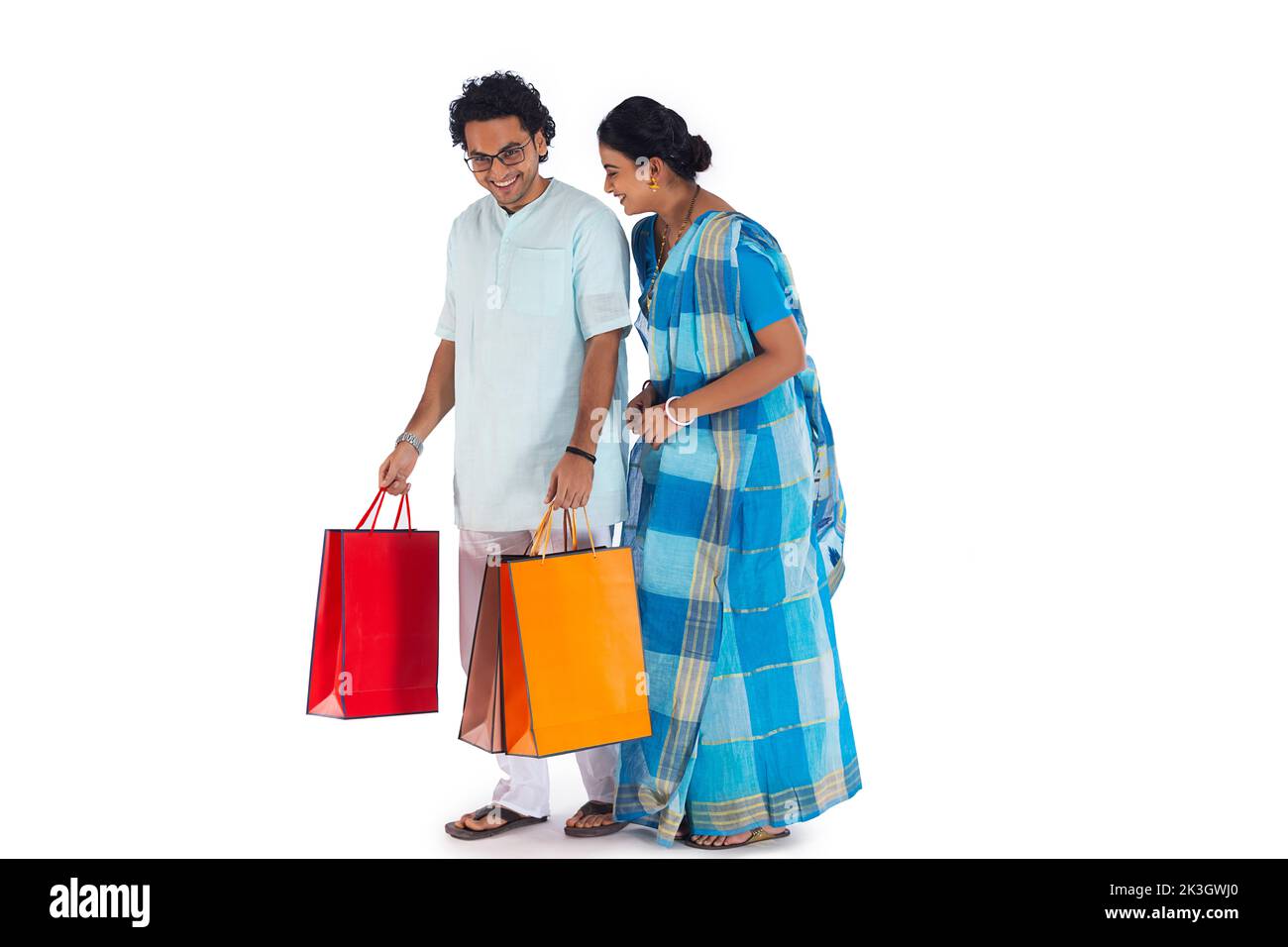 Bengali woman carrying shopping bags hi-res stock photography and ...
